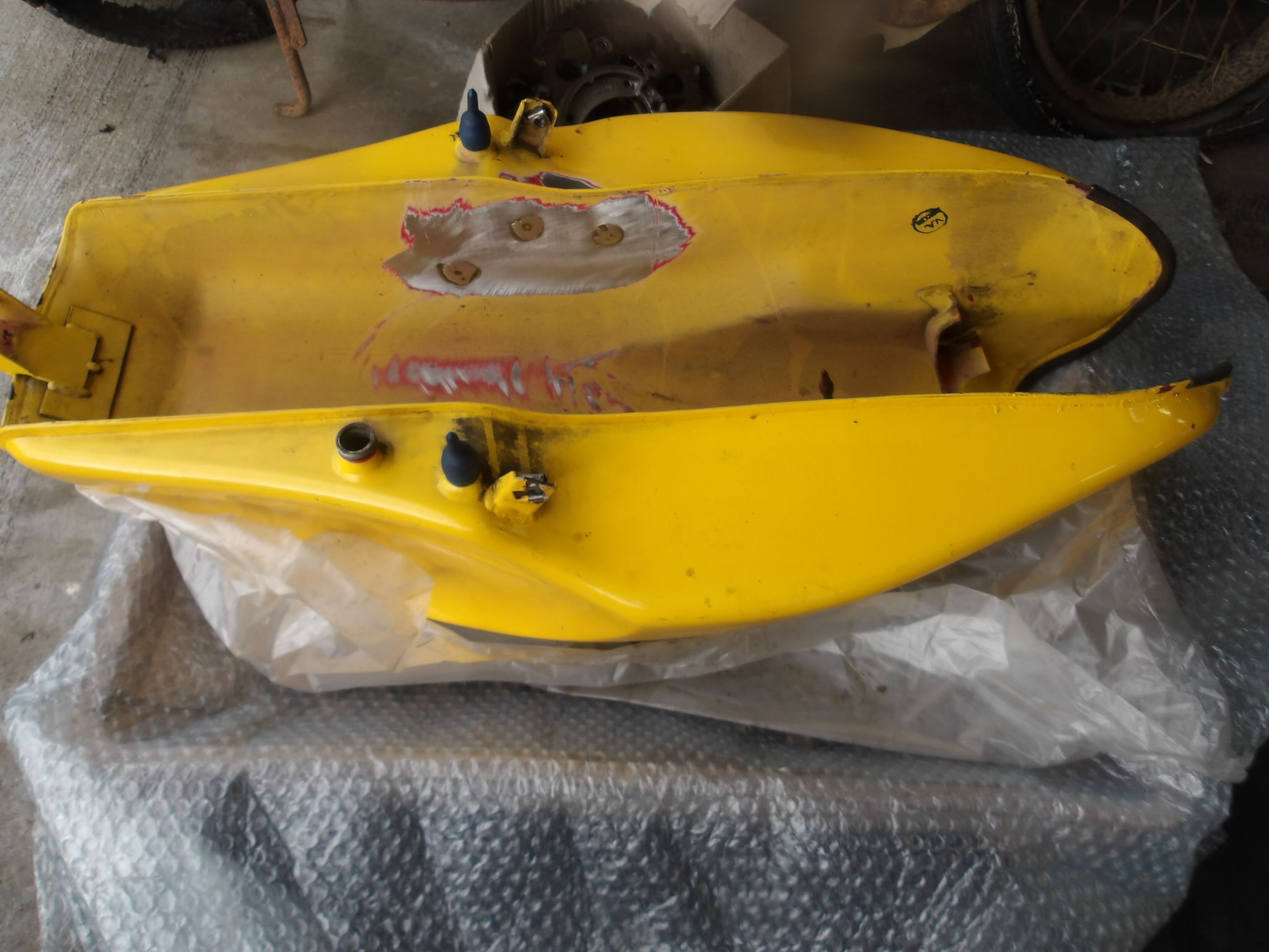 モトグッチのタンク、オーバーホール依頼 5: レストアくんのブログ